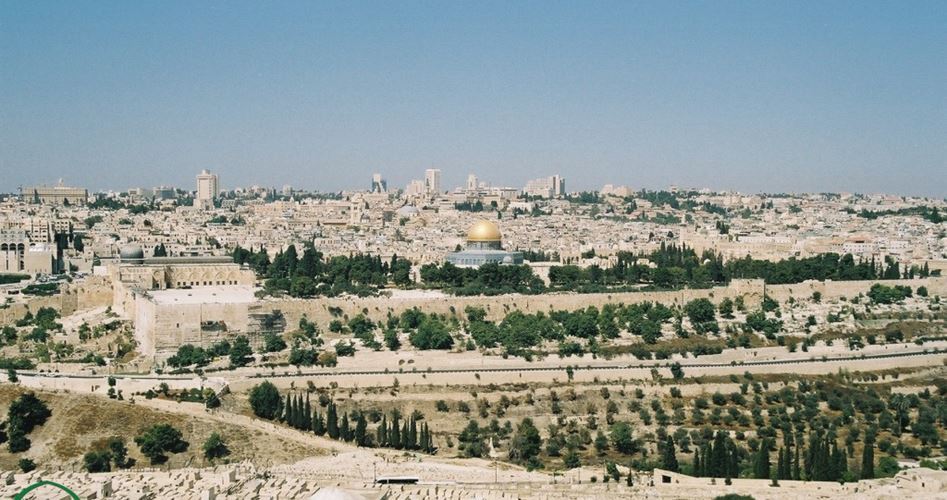 Zionis Israel Bangun Pusat Yahudisasi di Lereng Bukit At-Thur Al-Quds ...